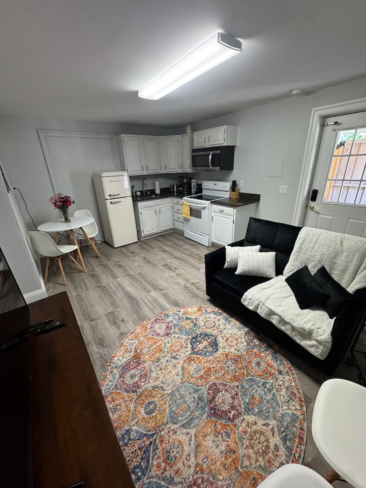 Cozy Stylish Suite • Private Entrance - Rockville, MD