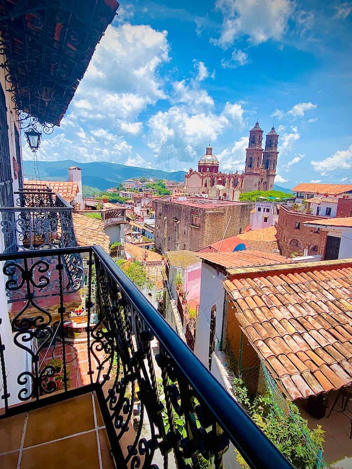 Casa Adobe Balcony W/ Breathtaking Cathedral Views - Taxco