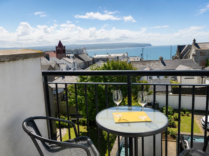 Seaside Views & Private Parking - Portstewart