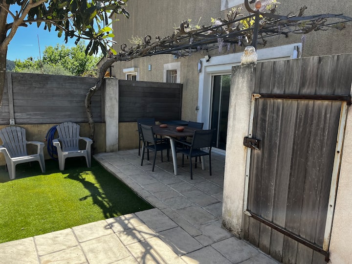 Appartement F2 Avec Jardin Climatisé - La Crau