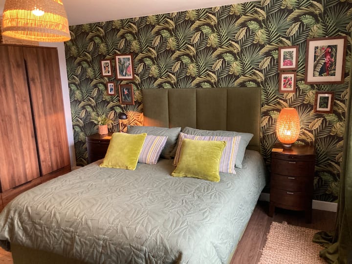 Modern Flat (Free Secured Parking). - York