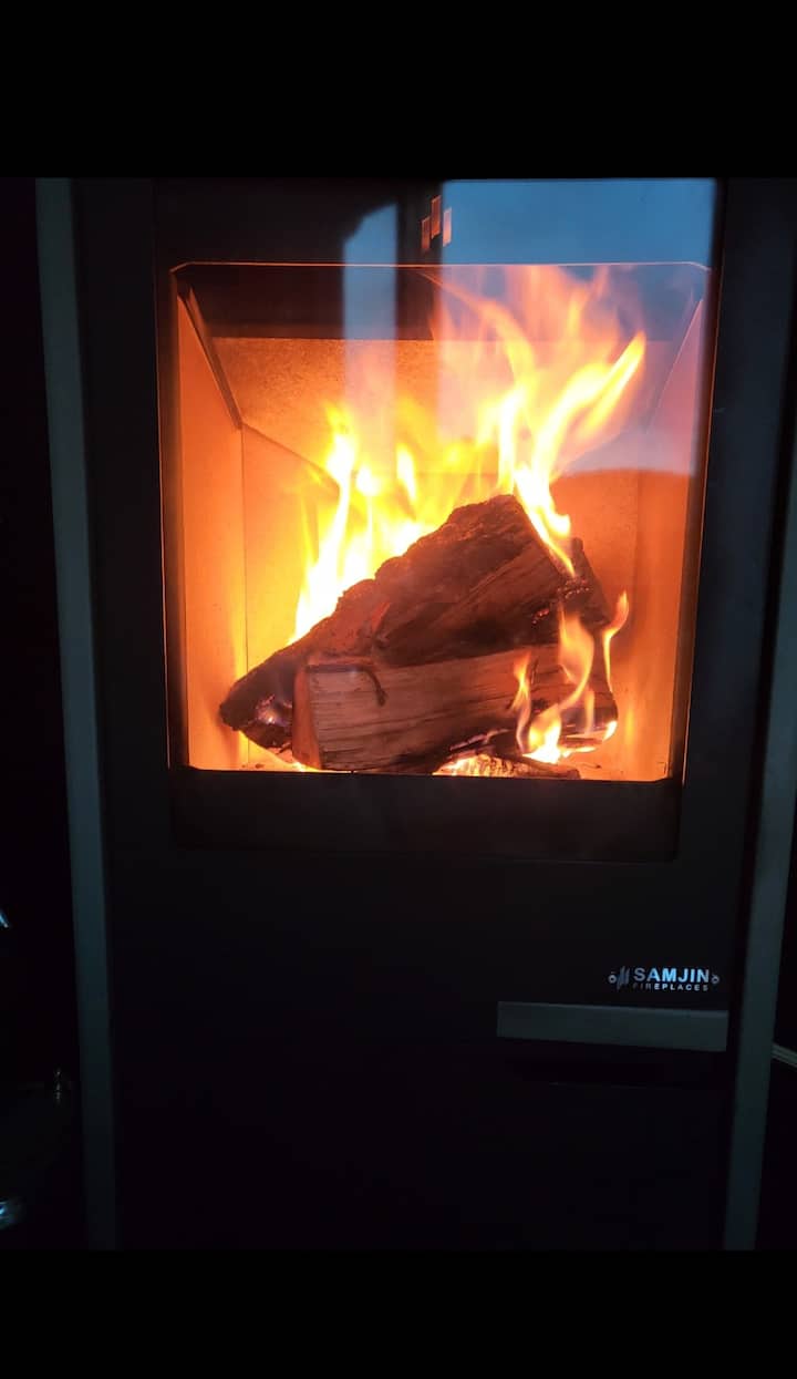 산아래스테이/독채/겨울밤의낭만 벽난로 /바베큐/아야진해변10분따뜻한느낌/최대7명(8명문의) - 고성군