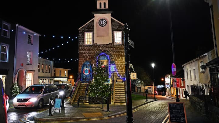 Located Within Walking Distance Of Narberth Town. - Pembrokeshire