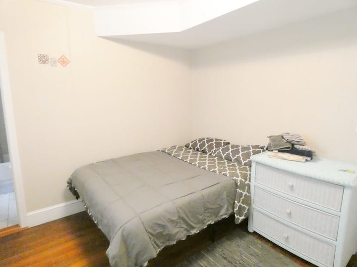 Cambridgeport Nice Bedr Priv Bath 2nd Floor - Cambridge, MA