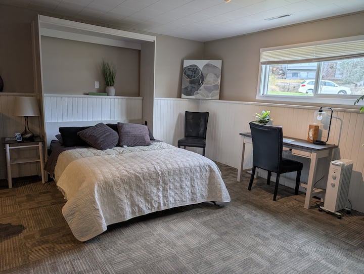 Family Friendly Suite, 12min To Shuswap Lake - Salmon Arm