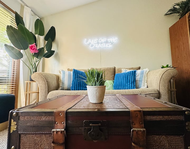 Top Floor Condo - Indoor & Outdoor Pool & Hot Tub - Sunrise Beach, MO