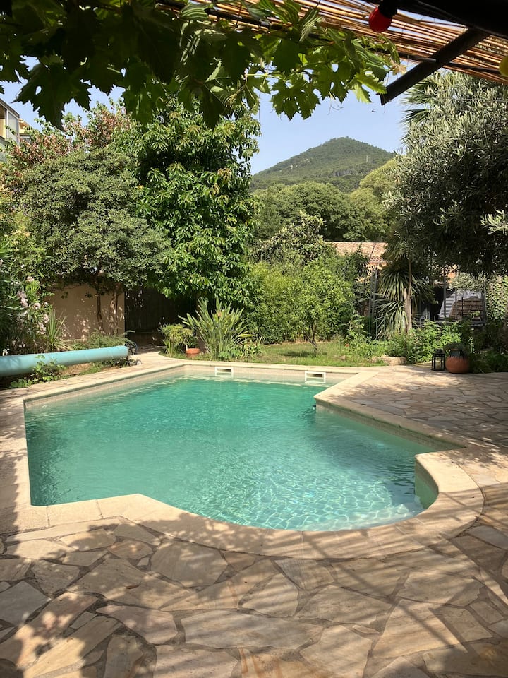 Chambre Avec Accès Piscine Traitement Au Sel - La Garde
