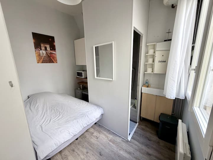 Studio 8 M² 3e Sans Ascenseur - Galeries Lafayette - Paris 16e Arrondissement