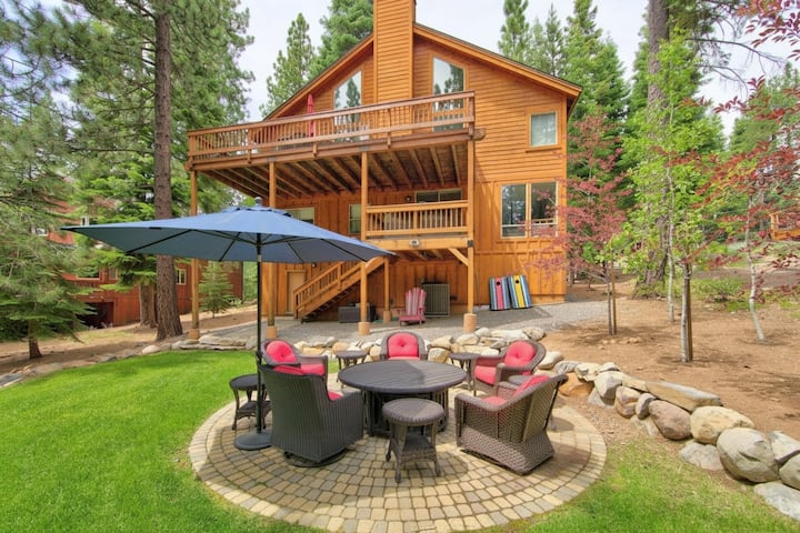 High Country By Tahoe Getaways - Private Hot Tub - Truckee, CA
