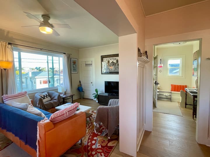 Private Rockridge Flat - Artsy, Light & Spacious - Oakland, CA