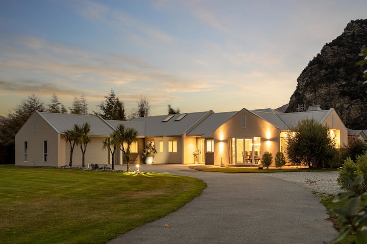 Mt Iron View House. - Wanaka