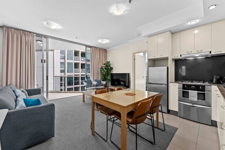 Central City Apt W/ King Bed, Pool, Gym & Sauna - Brisbane