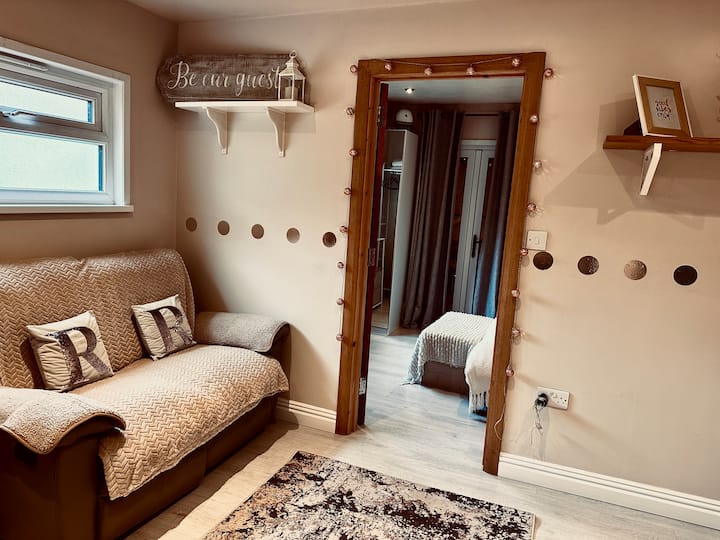 Cosy Cabin With Private Hot Tub | Isle Of Wight - Isle of Wight
