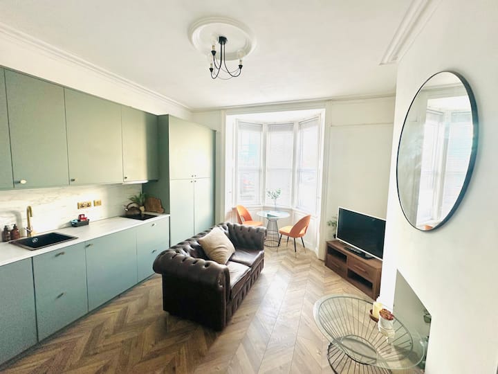 The Nest - 2mins Walk From The Beach 🏝 - Weston