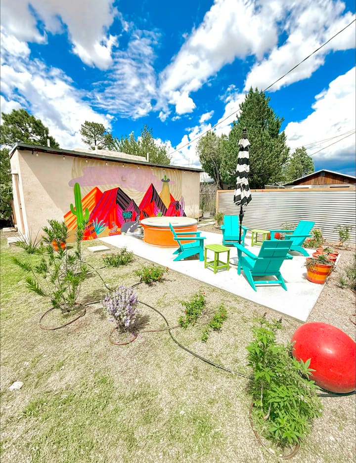 Alamo House: Vintage Style Adobe W/ 2 Bathrooms - Marfa, TX