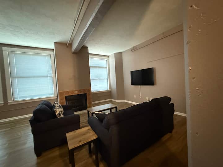 King Size Loft Near Playhouse Sq And Csu Downtown - Cleveland