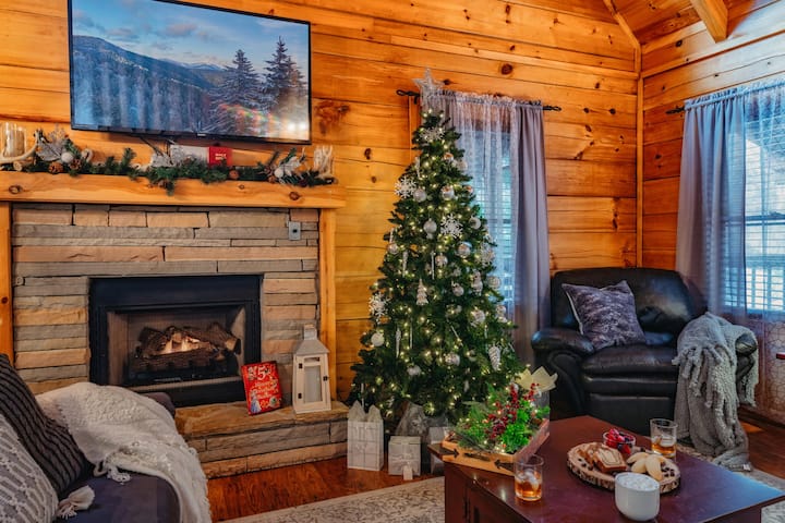 Spacious Pigeon Forge Retreat | 5br Hot Tub - Pigeon Forge, TN