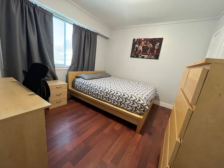 Queen Bed. 20 Minutes To Downtown. - Vancouver