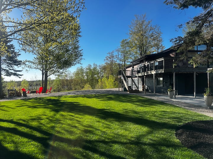 Waterfront Carson Lake Cottage - Sauble Beach