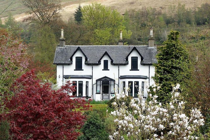 Famous Victorian House - Arrochar