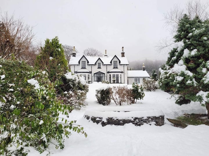 Trossachs Natl Park House On Loch - Loch Lomond