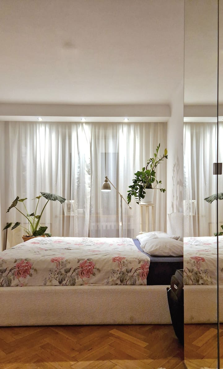 Mokotowska/wilcza/plac Trzech Krzyży. Free Parking - Warschau