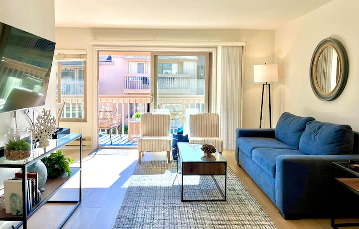 Peaceful Monterey Retreat - Gym, Pool, Parking - Monterey, CA