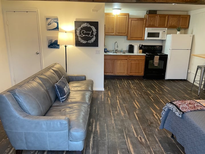 Pet Friendly- Rustic Relaxation Studio - Richland, WA