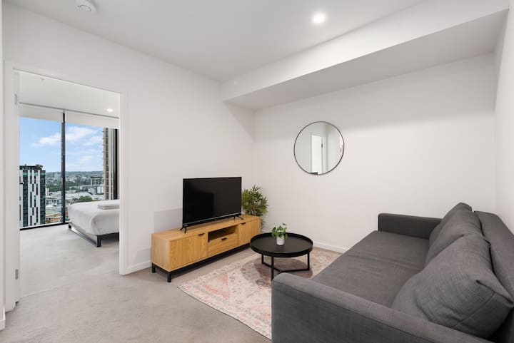 Stunning Views, Best Location, King Bed, Gym, Pool - Brisbane
