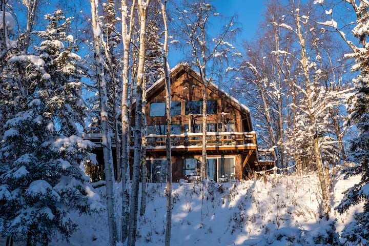 Rare Views Near Downtown — Alpenglow Hideaway - Anchorage, AK