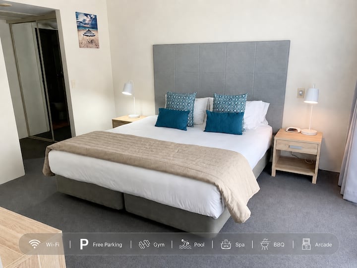 Iconic 1-bedroom Crown Towers Apt | Resort Stays - Gold Coast