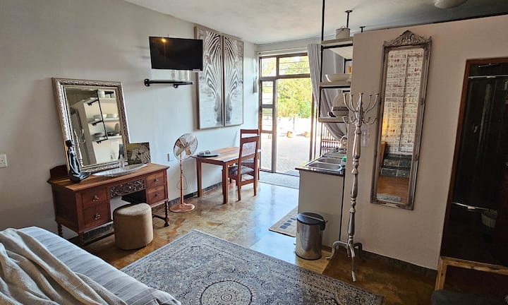 Upstairs R -3 Self Catering Unit - White River