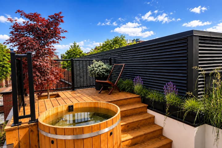 Boutique One Bedroom | Hot Tub - Toronto