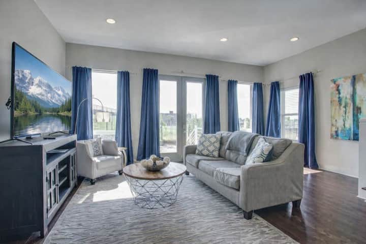 Stunning Nashville Retreat - Near Broadway - Nashville, TN