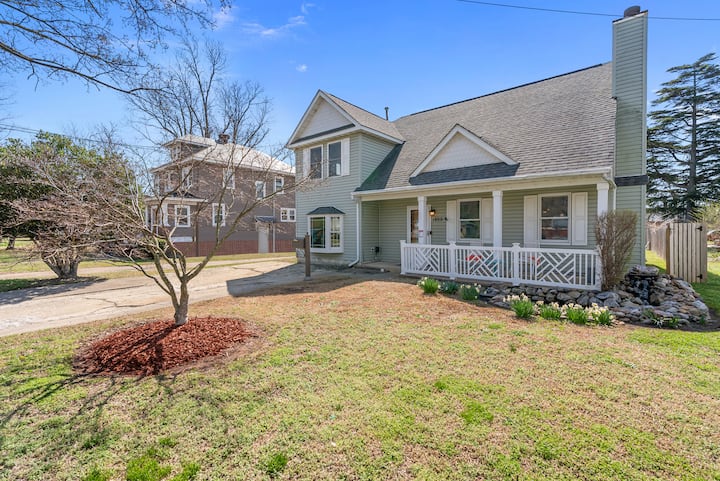 Upscale Coastal Retreat • 4br • Walk To Beach • - Norfolk, VA