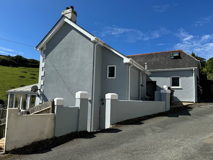 South Facing 6 Bedroom House With Stunning Views - Devon