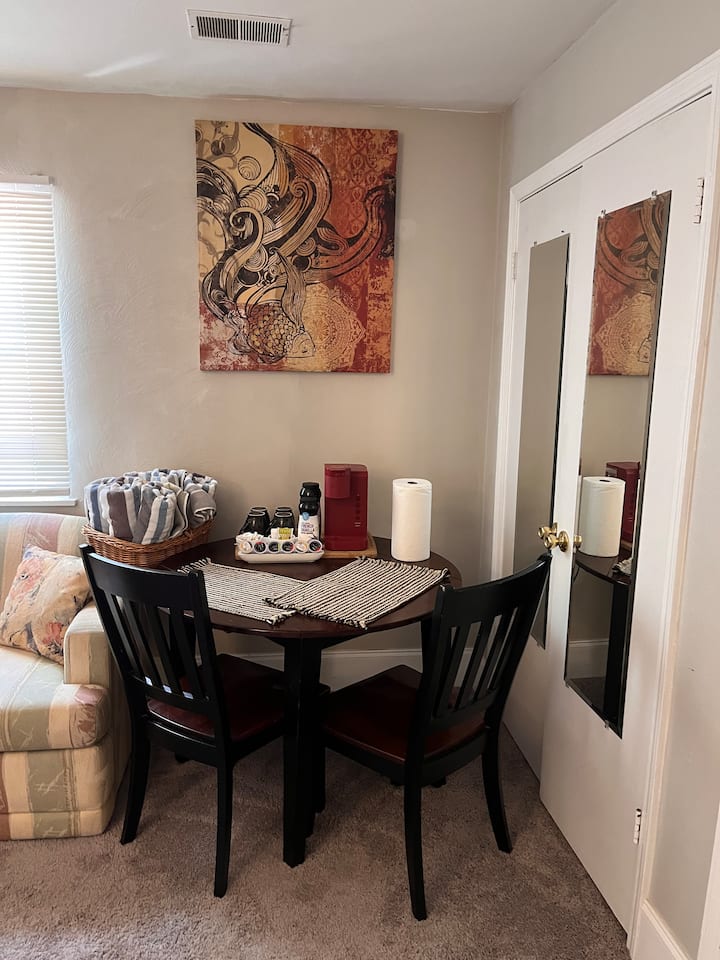 Aurora*/sleeps9/privatfullbath/4min2beach - Virginia Beach, VA