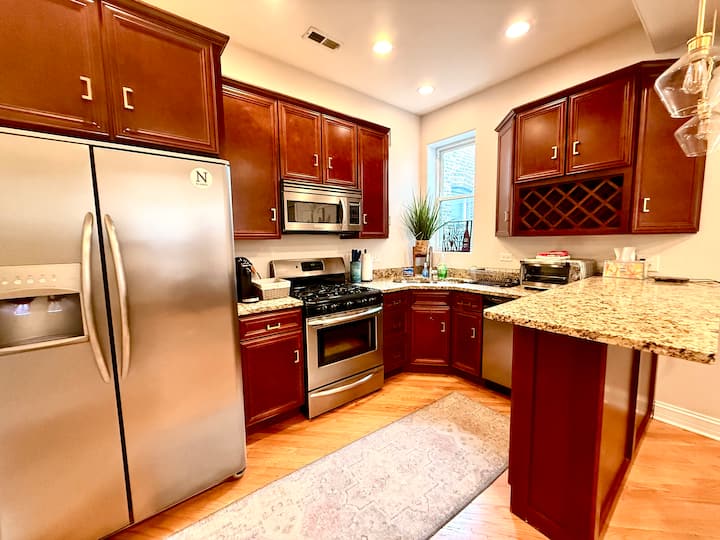 Petfriendly Condo In Bucktown Near Blue Line - Chicago, IL