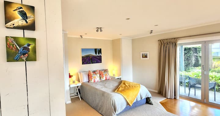 Kingfisher Studio -Spacious & Easy Walk To Wanaka! - Wanaka