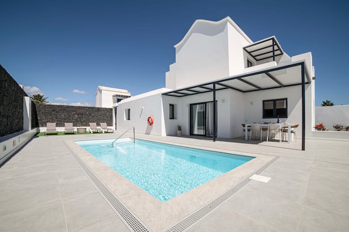 Marisa, Modern 3 Bed Villa With Ac & Wifi - Puerto del Carmen