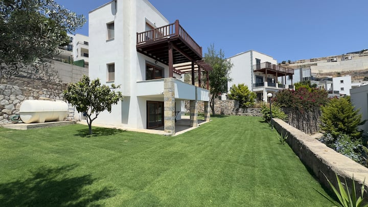 Large Garden,  Sea View, 6bed/2,5bath - Gündoğan