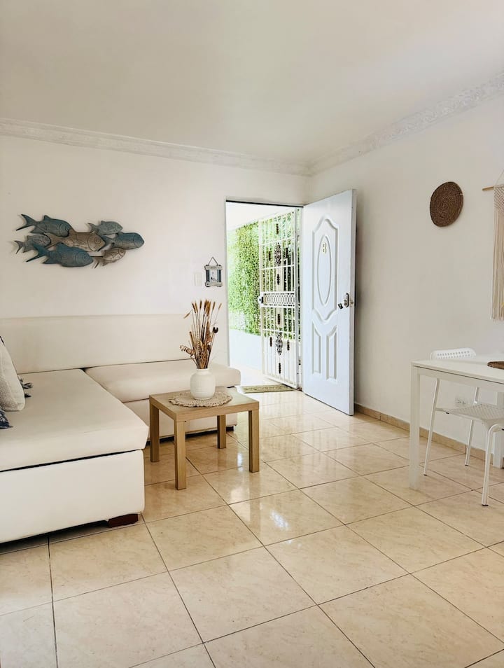 #8 Oceanfront Studio-
Great Location - Saint-Domingue