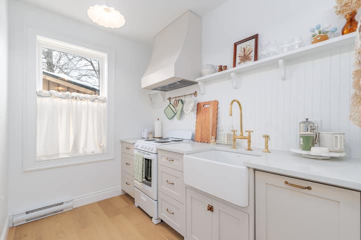 The Cozy Cottage Loft · Walk To Downtown & Unb - Oromocto