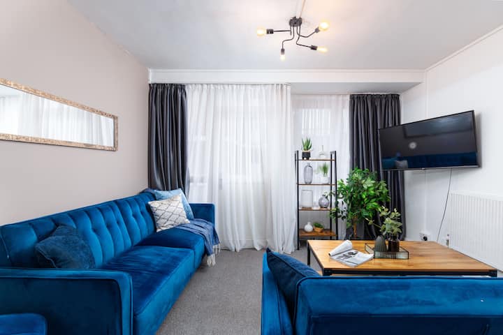 Modern 4 Bed Apt - Just Steps Away From Borough St - London, UK