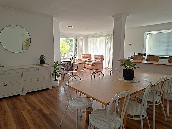 Family-friendly Holiday House In Perfect Location - Mandurah