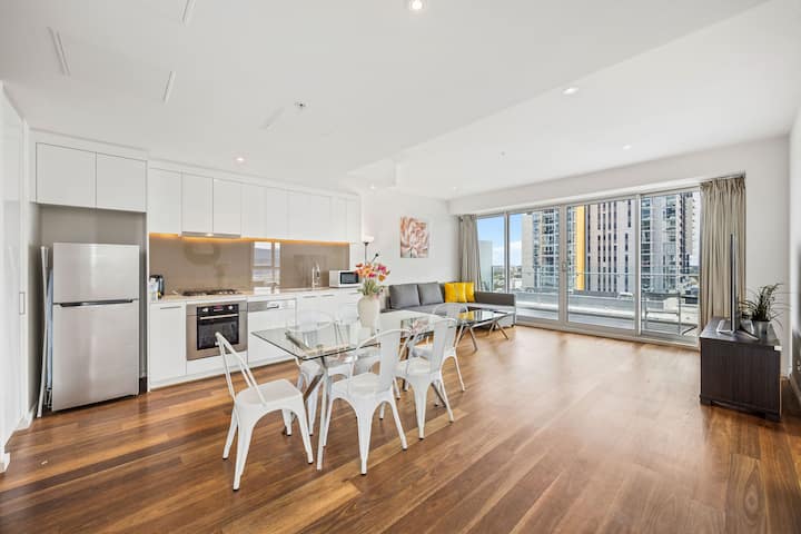 Deluxe 3-bedroom Apartment With Balcony In Cbd #1 - Adelaide