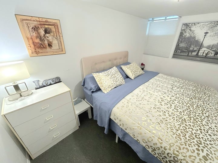 King Bed! 2 Parking! Kitchen! Side Entr! Private! - Vaughan