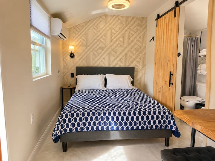 #3️ Micro Cabin Queen Near Airport & Wynwood - Miami