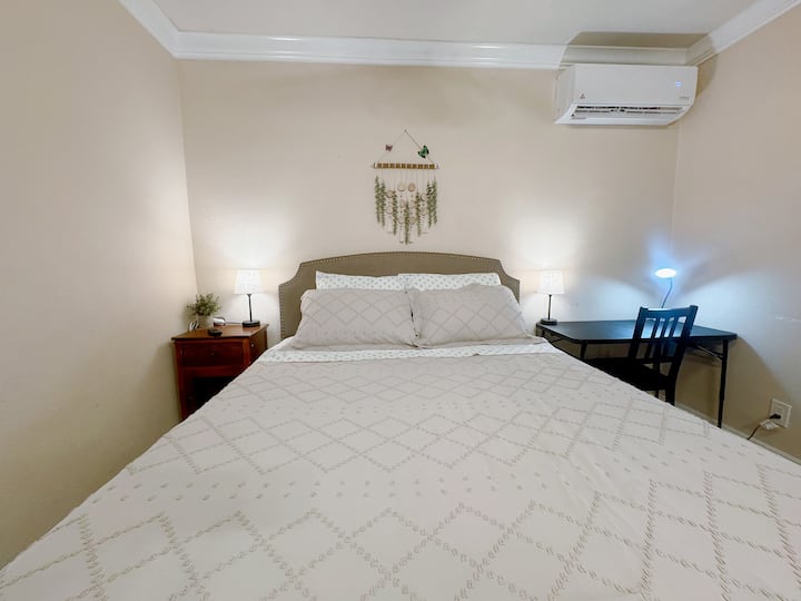 Master Room With Private Entrance&private Bathroom - Buena Park, CA