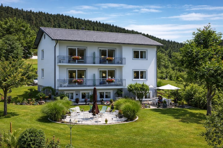 Ganze Etage, Mit Balkon, Seeblick & Privatstrand - Klagenfurt